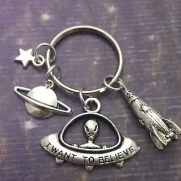 Anthropologie | Jewelry | New Alien Ufo Outer Space Keychain | Poshmark